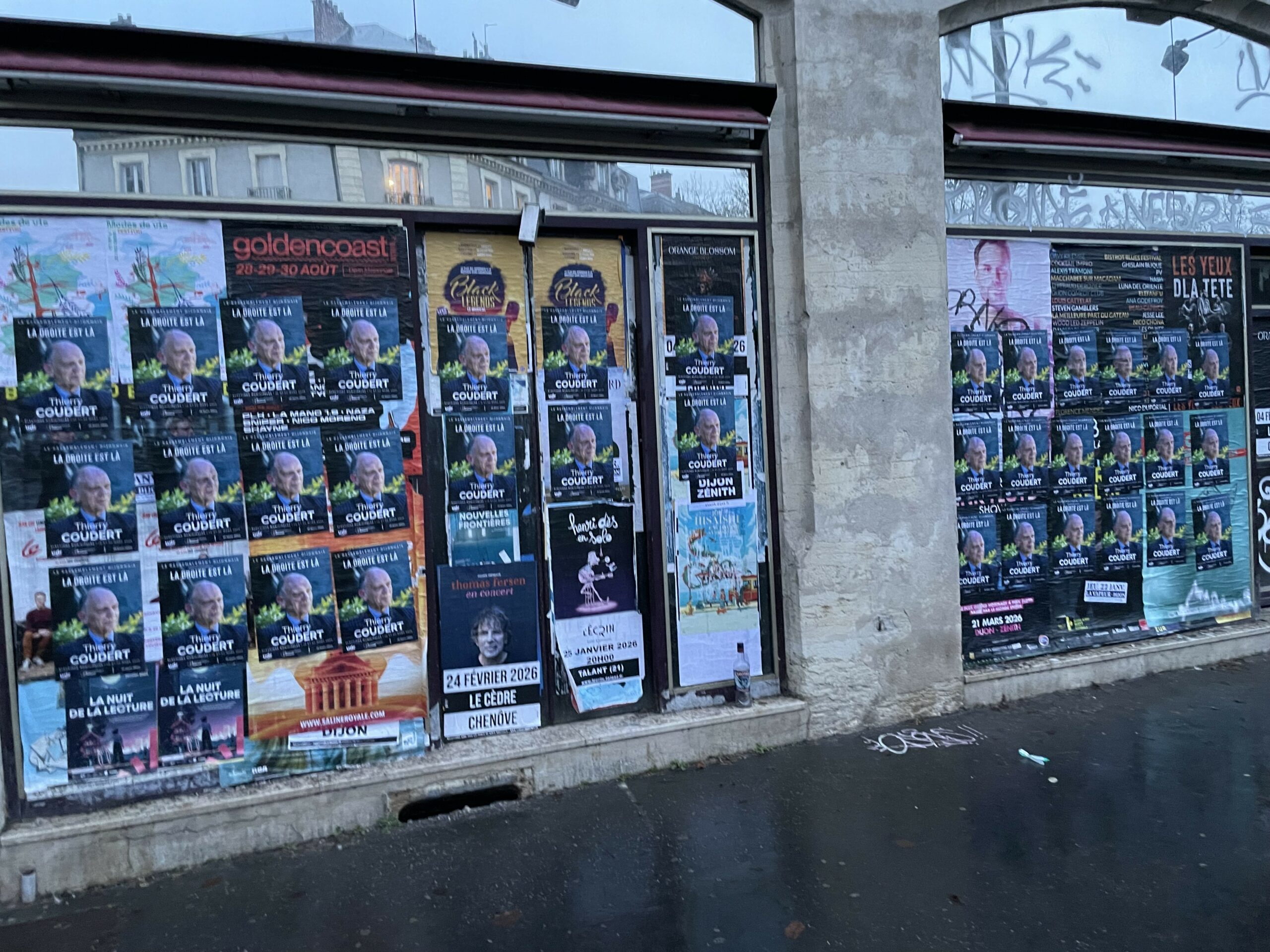 Affichage sauvage place Auguste-Dubois : des riverains dénoncent, le ...